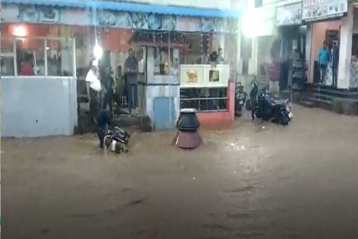 Viral Video Biryani Vessel Floating On Hyderabad Streets Leaves ...