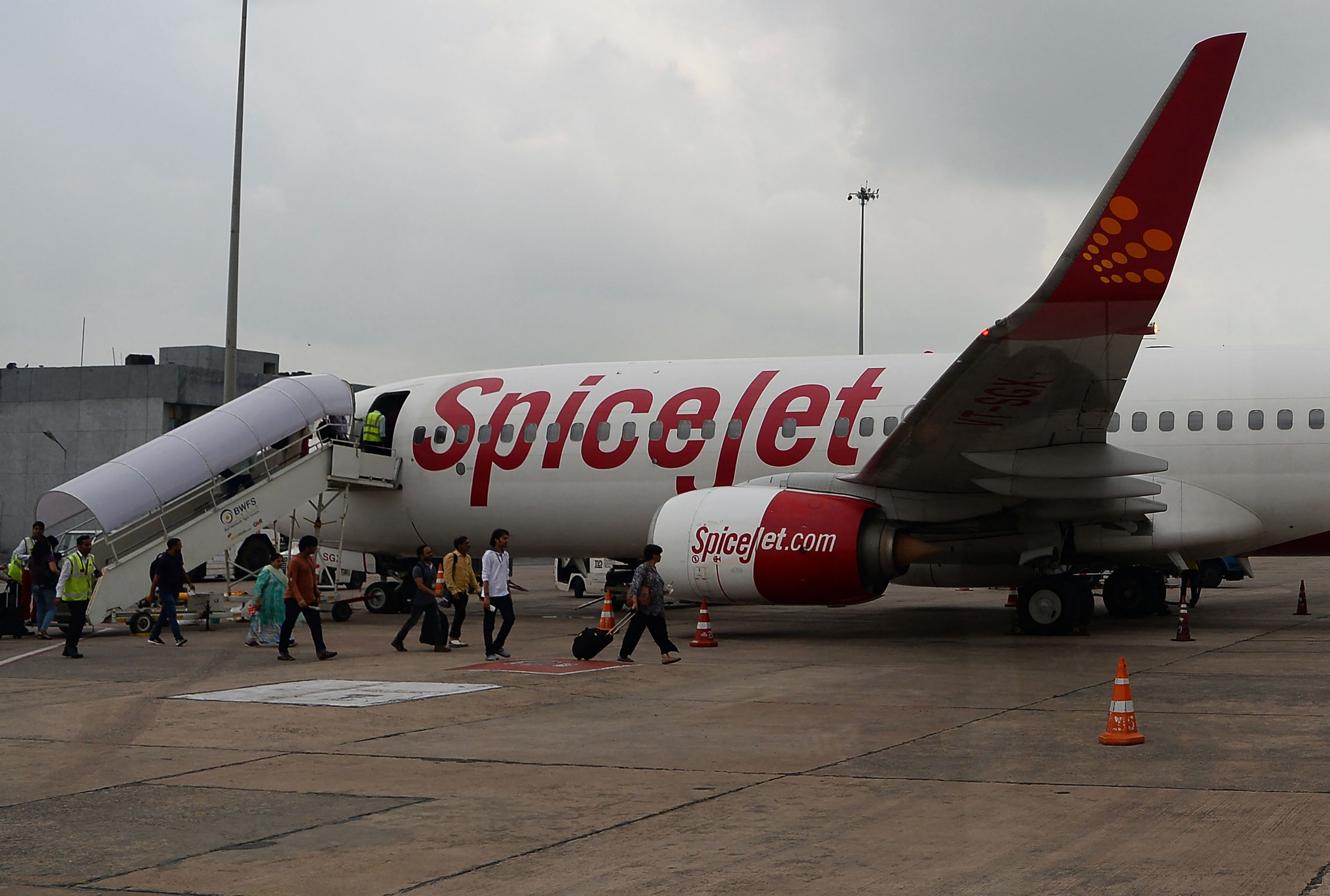 Hyderabad-bound SpiceJet Flight Makes Emergency Landing After Detection ...
