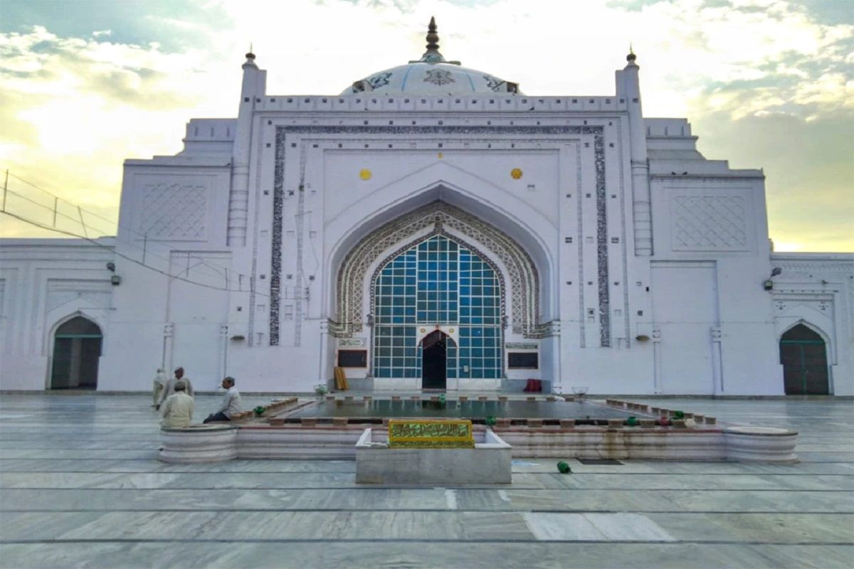 जामा मस्जिद को शिव मंदिर बताते हुए हिंदू महासभा ने दर्ज कराया केस, बोले ...