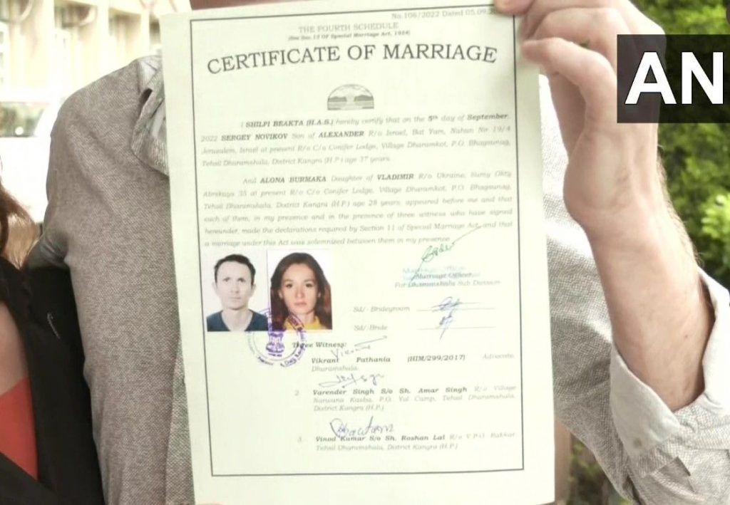 Make Love, Not War: Russia-Born Man, Ukrainian Woman Urge As They Get ...