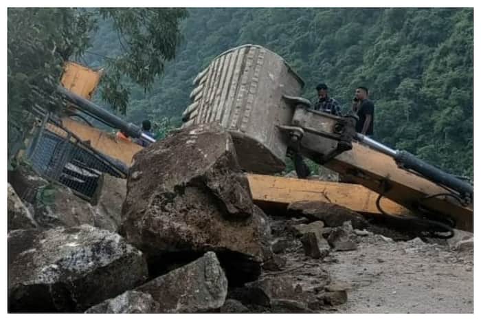 Chandigarh-Manali Highway Closed Due To Landslide, Traffic Diverted via Katola Route