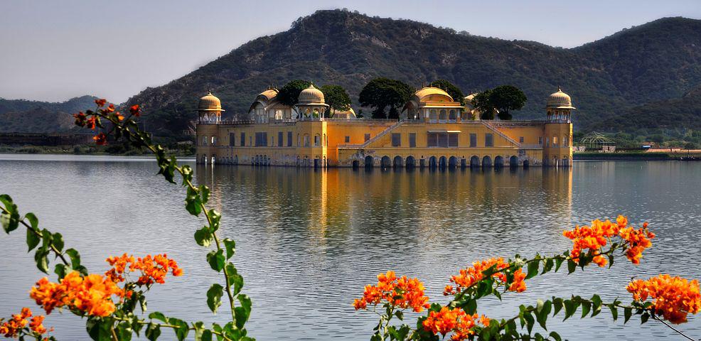 History In Waters Explore These Remarkable Sea Forts And Palaces In India