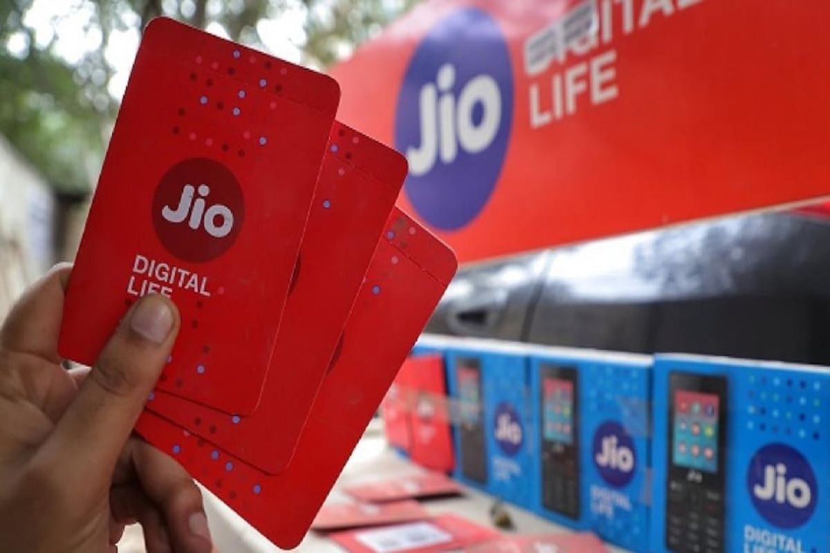 Jio Offer: Jio ची जबरदस्त ऑफर! 155 रुपयात महिनाभर इंटरनेट आणि अमर्यादित कॉलिंग