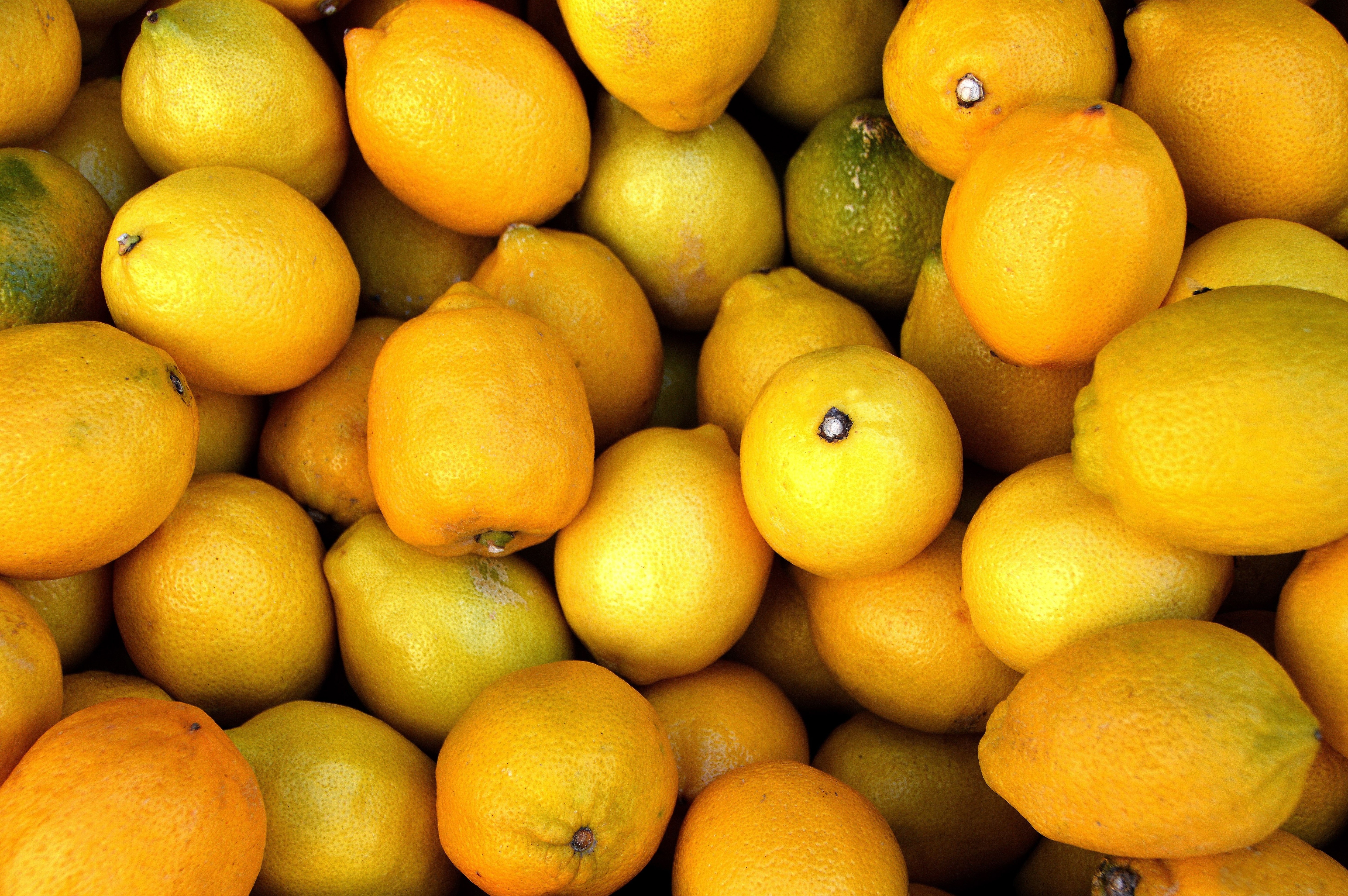 Lemon Benefits: मोजे में कभी रखकर देखें हैं नींबू, हैरान कर देंगे फायदे