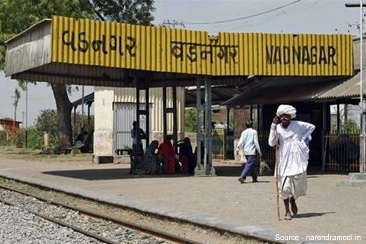 प्रधानमंत्री नरेंद्र मोदी : वडनगर में एक चाय वाले से गांधीनगर, दिल्ली ...