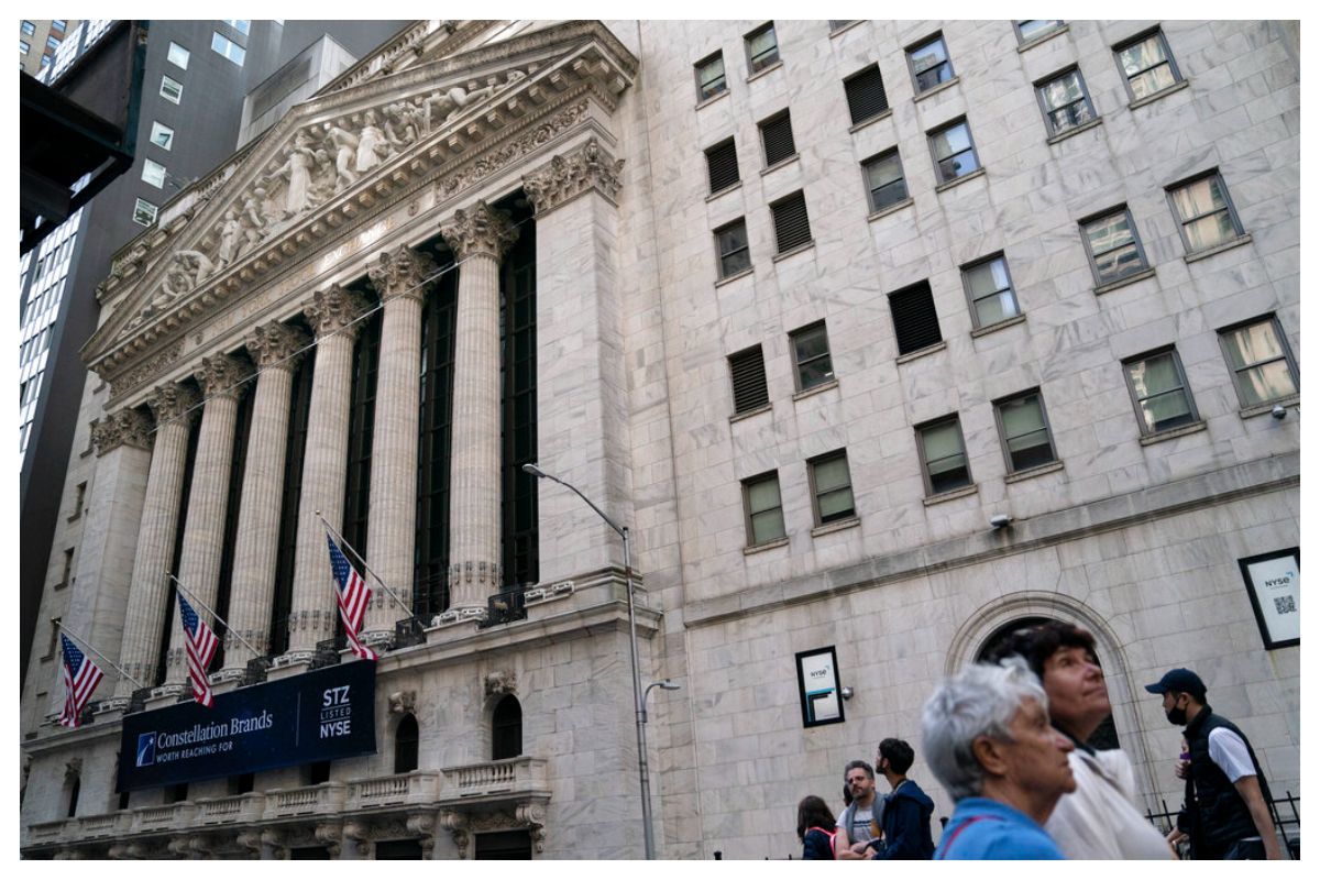 Stocks Rise On Wall Street, Building On Gains From Last Week