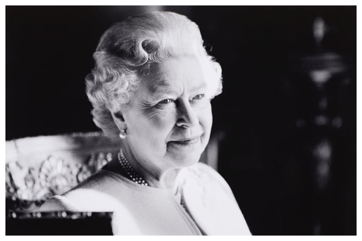 Elizabeth IIs Final Journey Begins as Majestys Coffin Leaves for ...