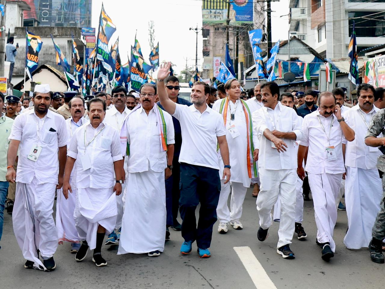 Bharat Jodo Yatra Enters Kerala As Rahul Gandhi Leads Congress Campaign