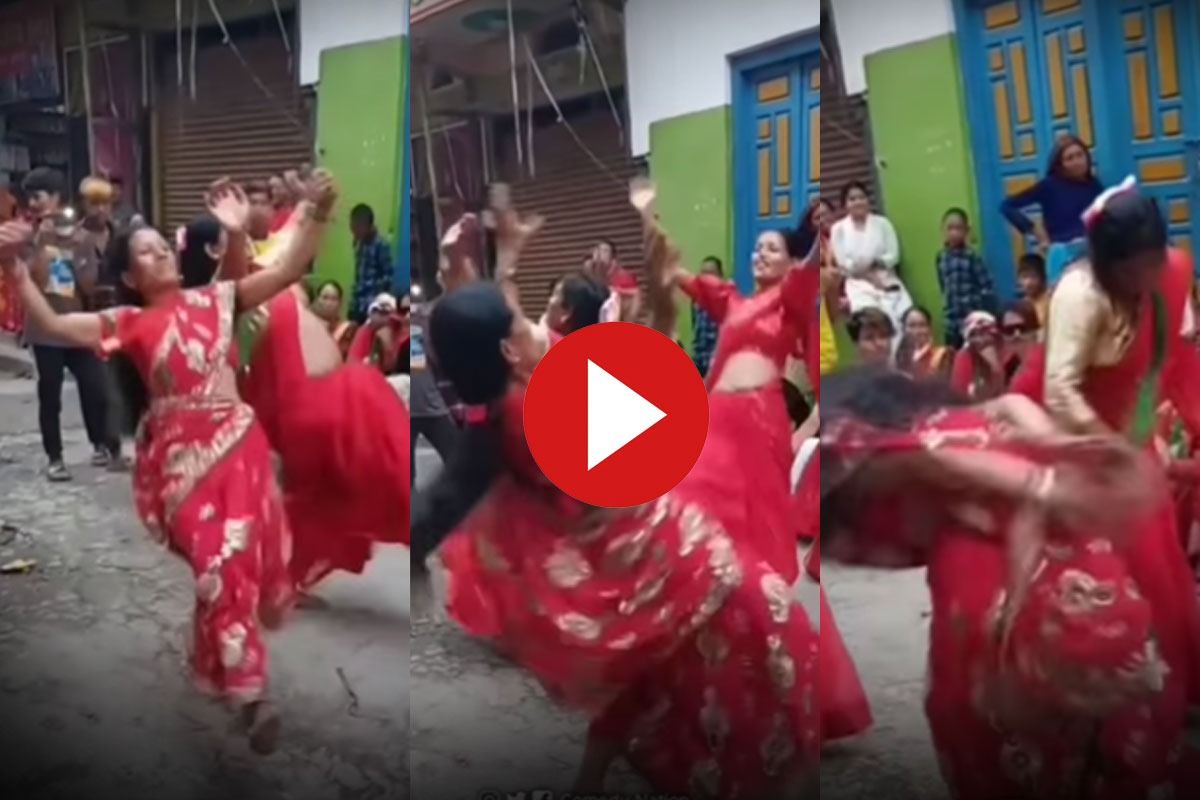Aunty Ka Dance: सड़क पर आंटियों ने किया ऐसा धमाल डांस, जिसने देखा आंखें फट गईं | देखिए Video
