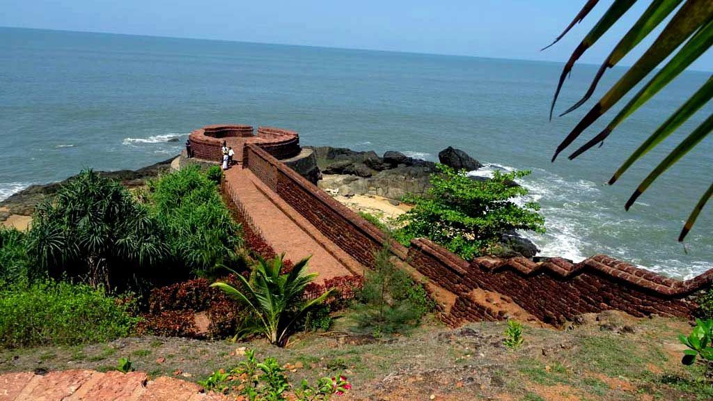 History In Waters Explore These Remarkable Sea Forts And Palaces In India
