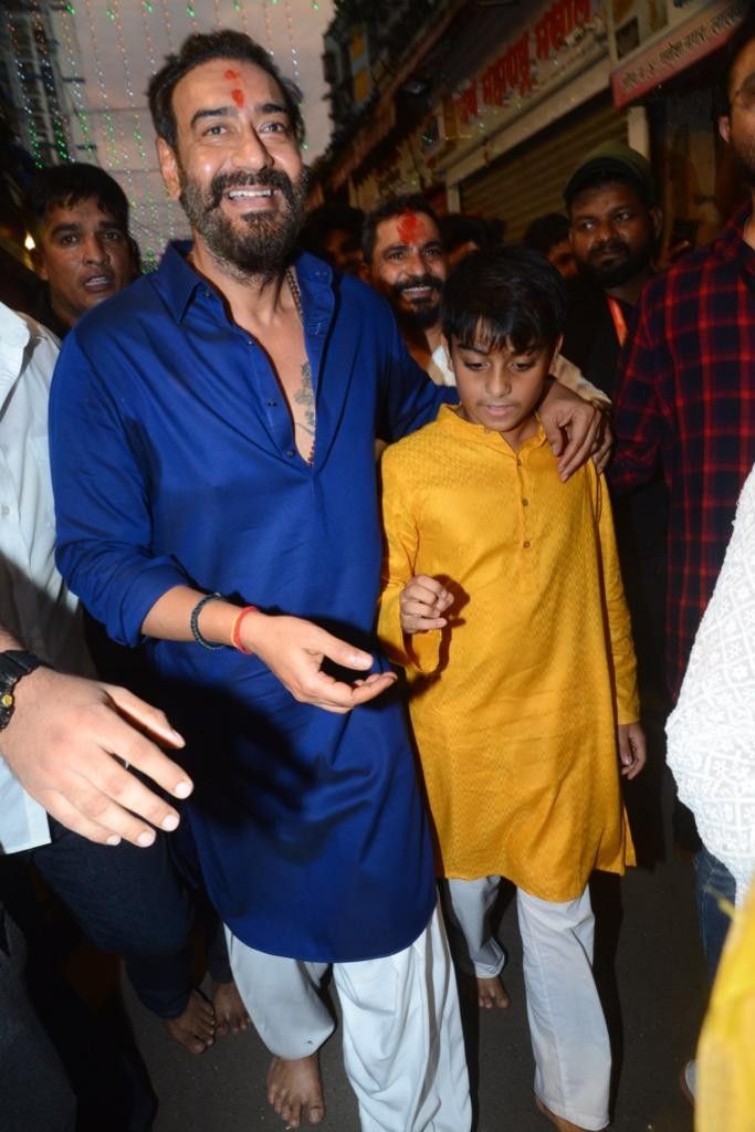 Ajay Devgn Shields Son Yug From Crowd As The Father-Son Duo Seek ...