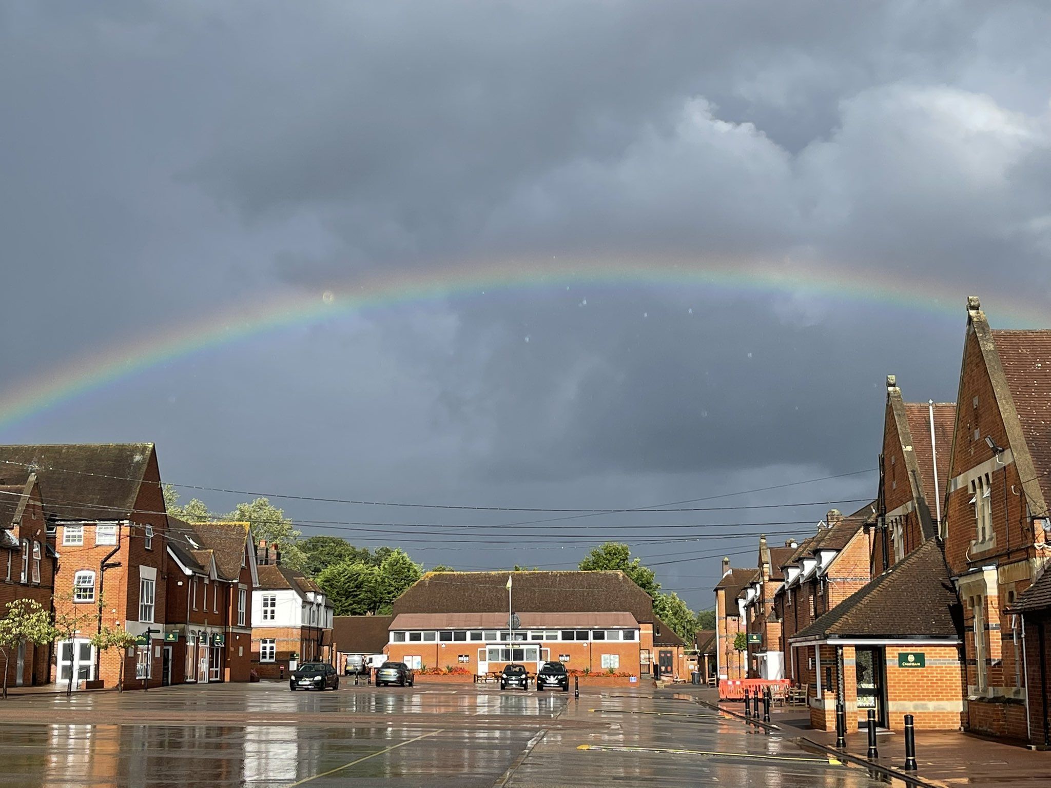 Double Rainbow Appears Over Buckingham Palace As Crowds Gather To Mourn
