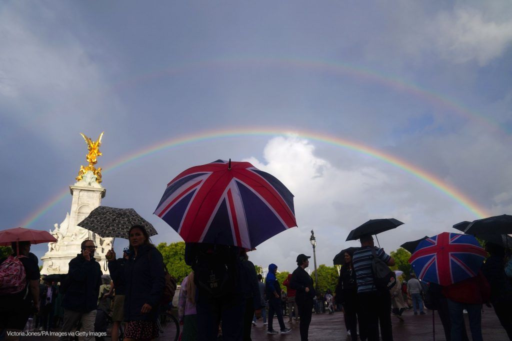 Double Rainbow Appears Over Buckingham Palace As Crowds Gather To Mourn ...