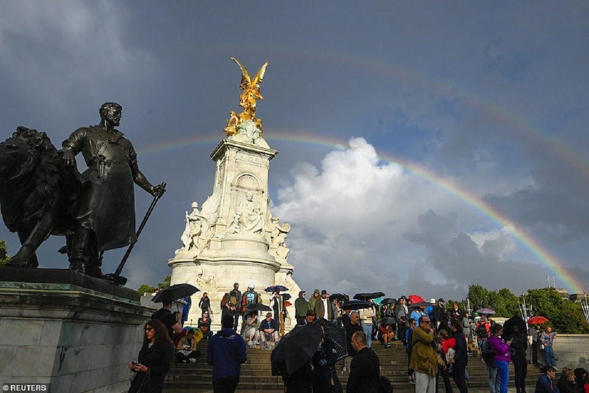 Double Rainbow Appears Over Buckingham Palace As Crowds Gather To Mourn