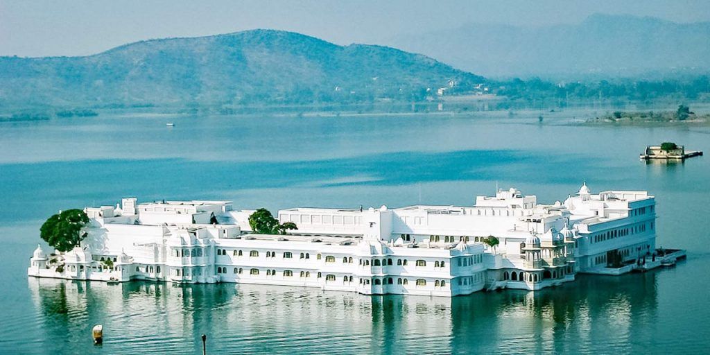 History In Waters Explore These Remarkable Sea Forts And Palaces In India