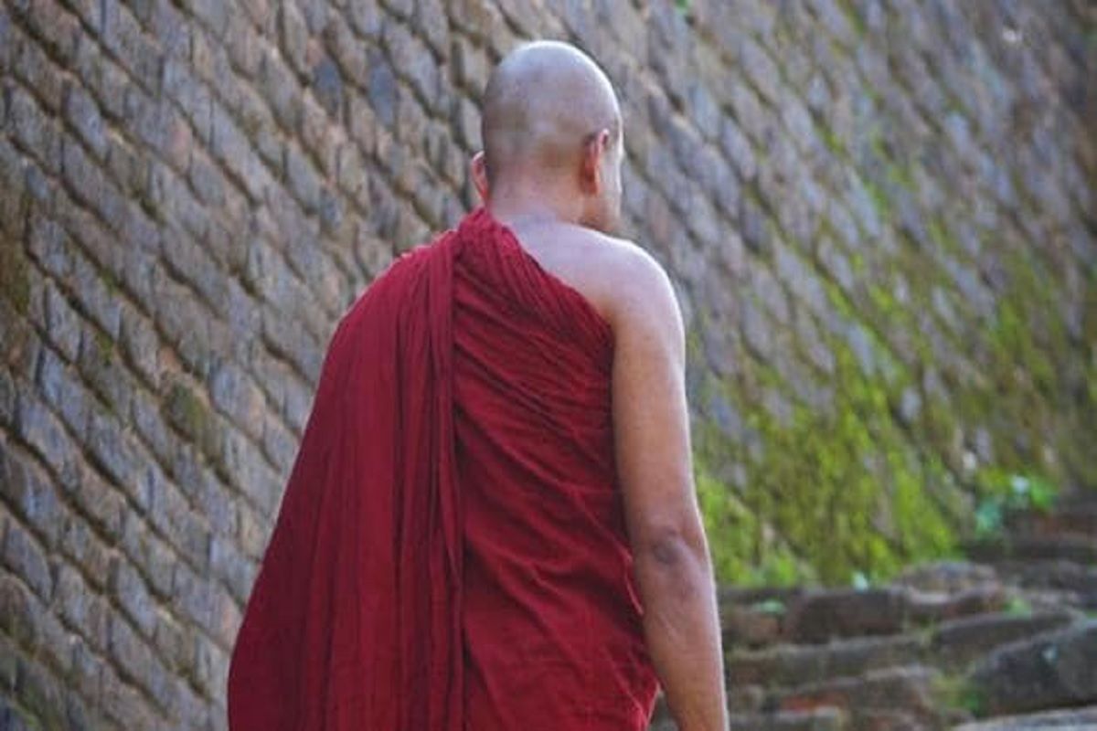 लोन नहीं मिलने पर राइफल लेकर आया नाराज साधु, बैंक के भीतर से किया ...