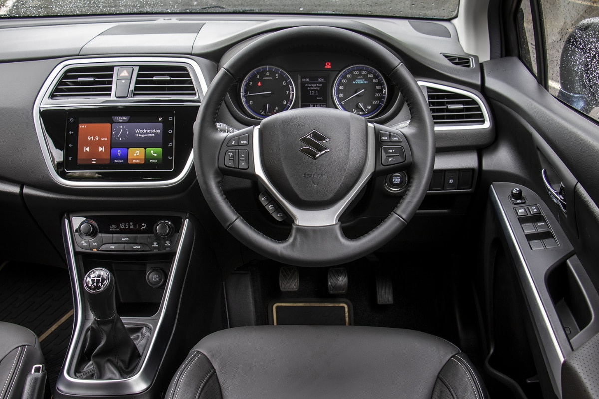 क्या मारुति सुजुकी की इस लग्जरी कार का समय हो गया पूरा? डिस्काउंट के ...