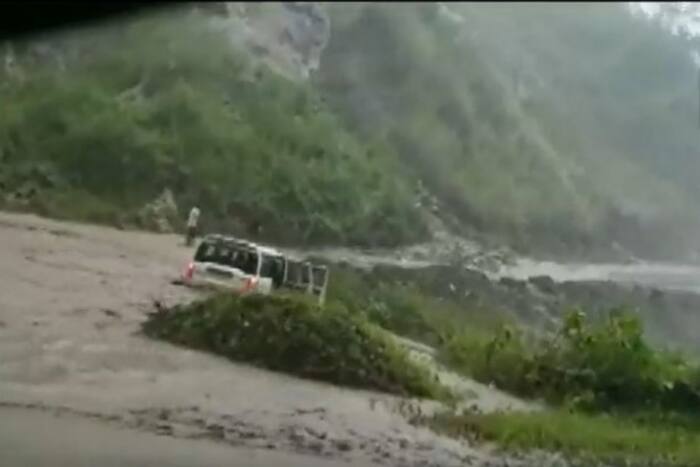 Video Flash Floods In Arunachal Pradesh Wash Away A SUV | Watch