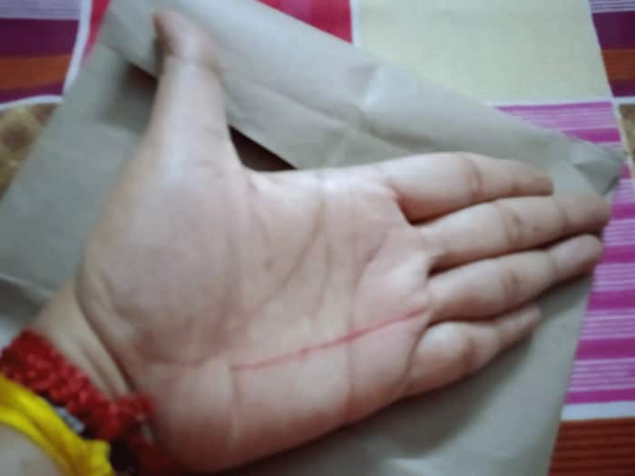 Palmistry: आपके हाथ में भी है ये एक रेखा हो तो आपको अमीर बनने से कोई ...
