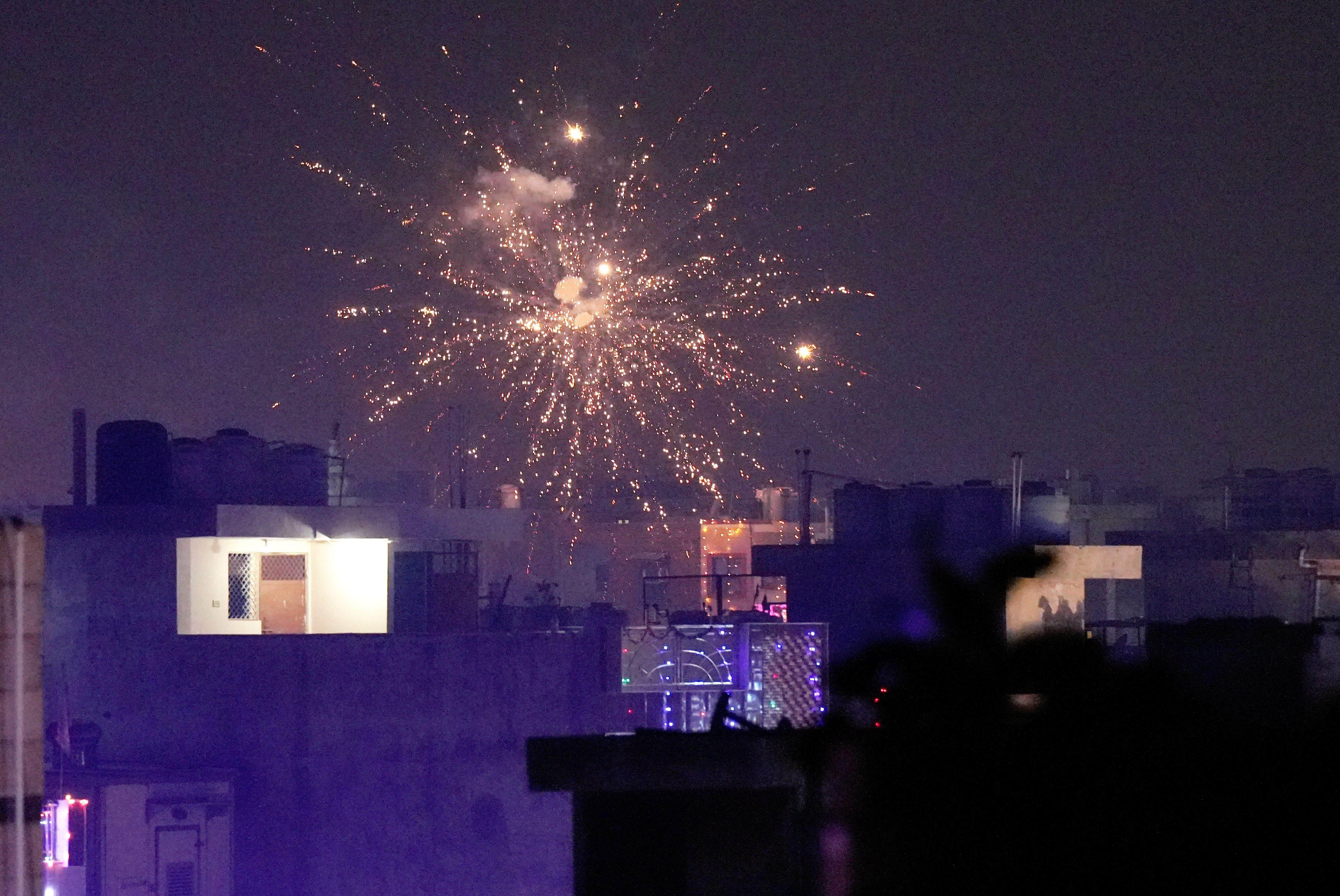 Delhi Flouts Firecrackers Ban on Diwali; Air Quality Dips to