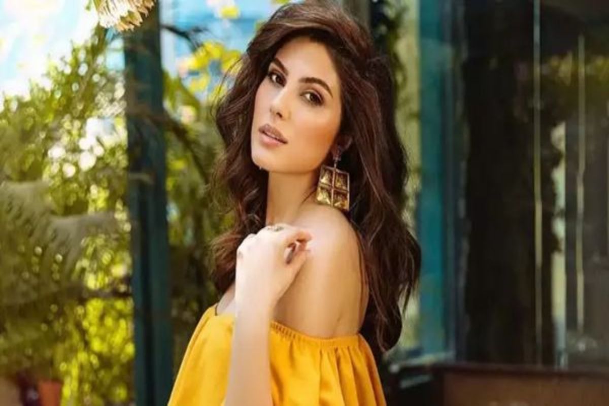 एलनाज नोरौजी ने ऑन कैमरा उतारे सभी कपड़े, VIDEO शेयर कर कहा