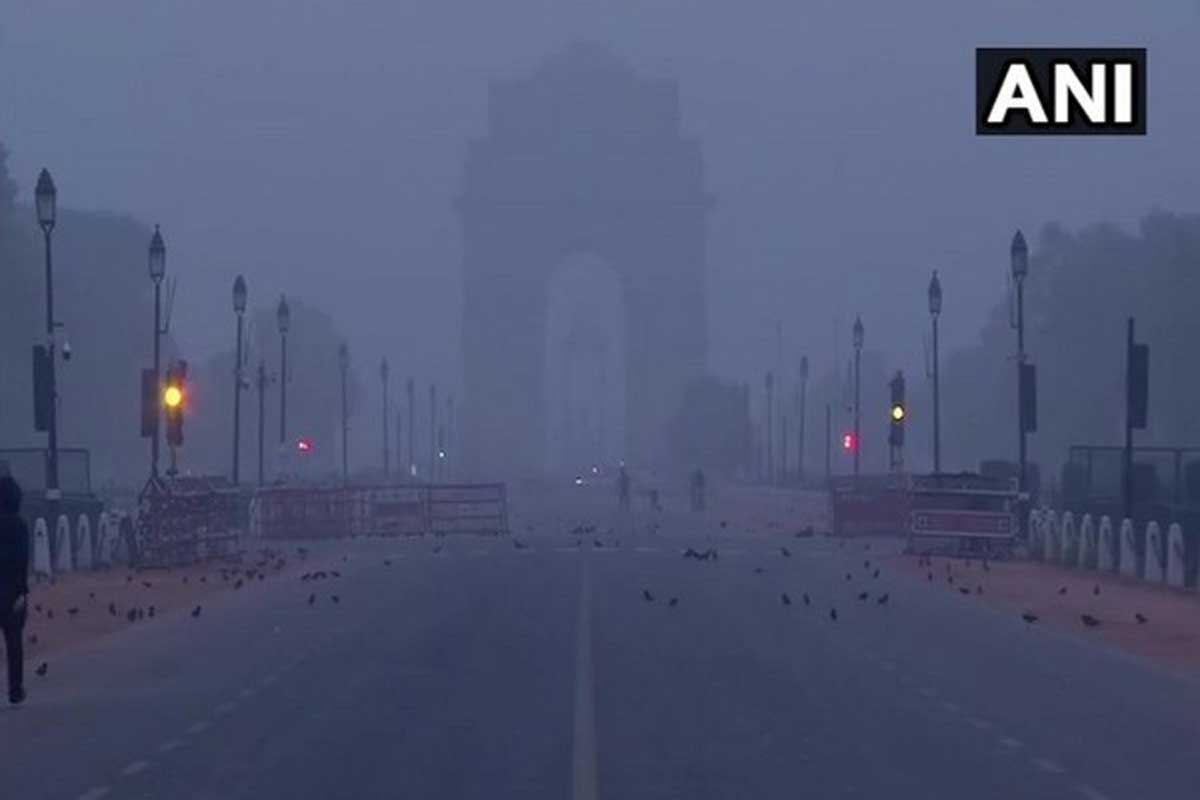 Delhi Records Seasons Lowest Temperature At 5 3 Degrees Celsius Fog Disrupts Rail Traffic