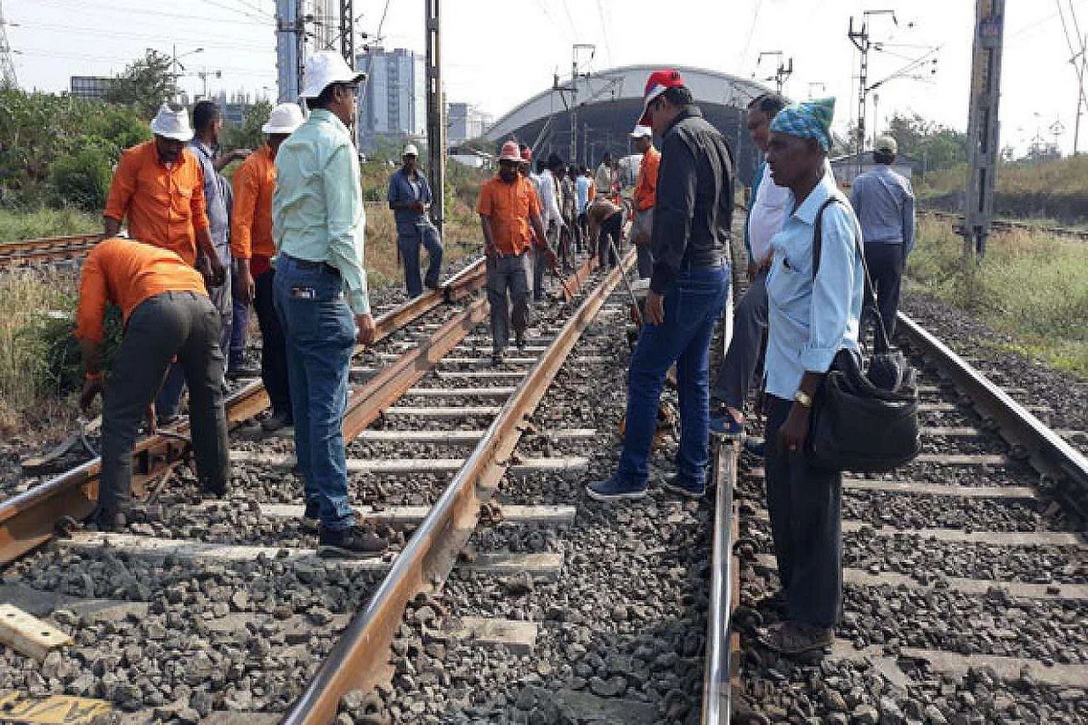 Mumbai Local Mega Block: आज मध्य आणि हार्बर मार्गावर मेगा ब्लॉक, पश्चिम ...
