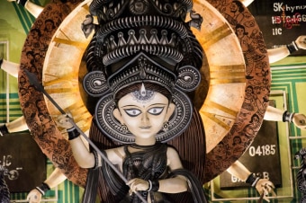 Durga Puja Pandal In Kolkata Reminds Of Doordarshan Days With Its ...