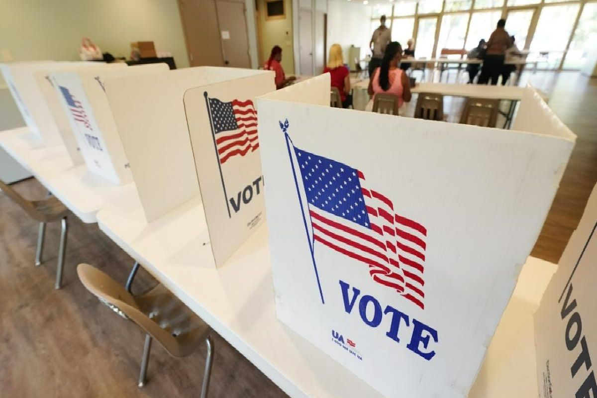 अमेरिका मिड टर्म चुनाव: समझें क्या लगा है दांव पर, क्या होंगे जनता के ...