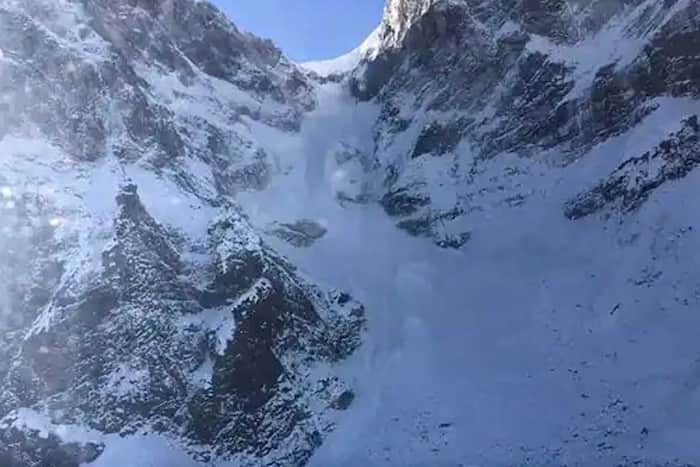 Medium To Low-Danger Level Avalanche Warning Issued For Next 24 Hours ...