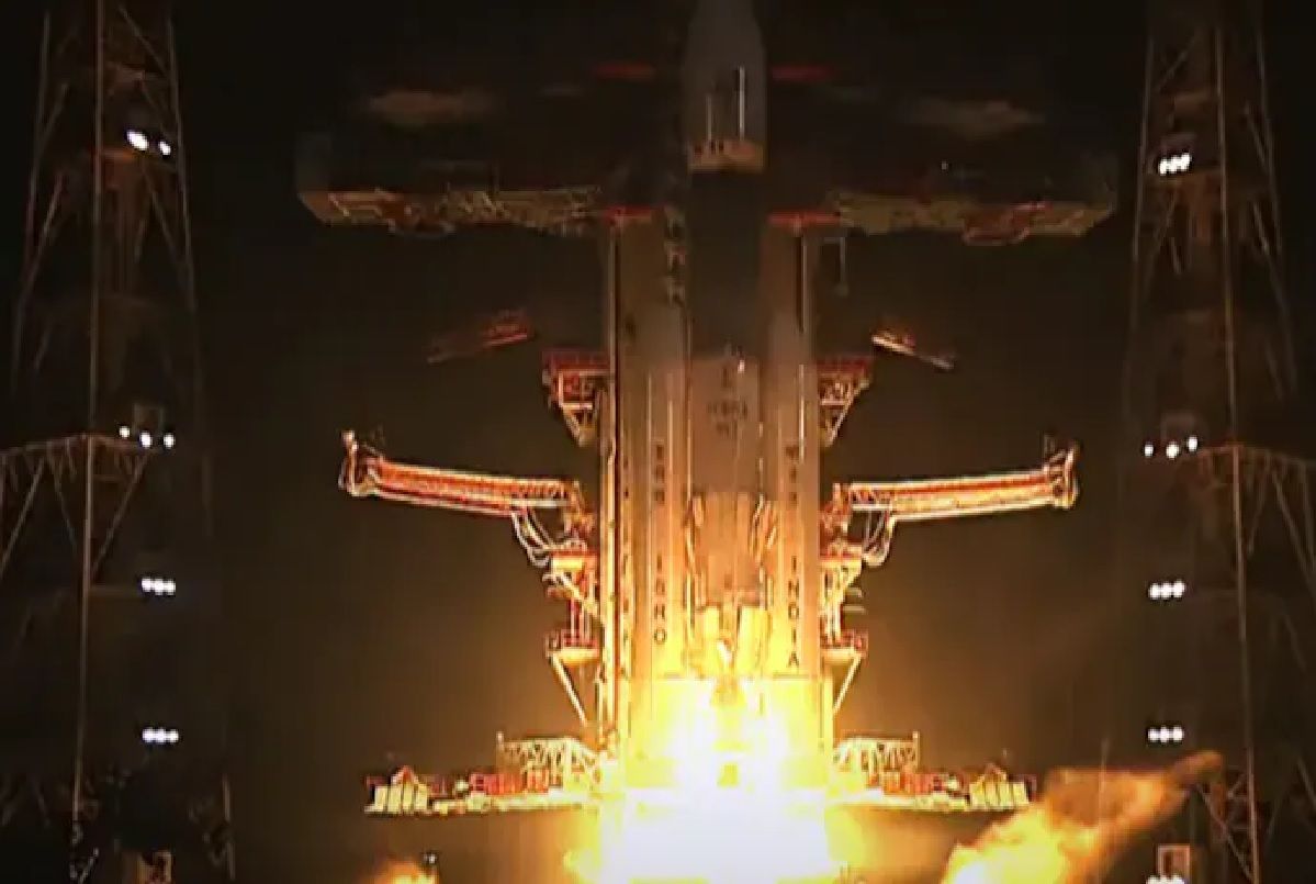 ISRO LVM3 M2 Launch : इस्रोची ऐतिहासिक कामगिरी, बाहुबली रॉकेट LVM3 चे ...