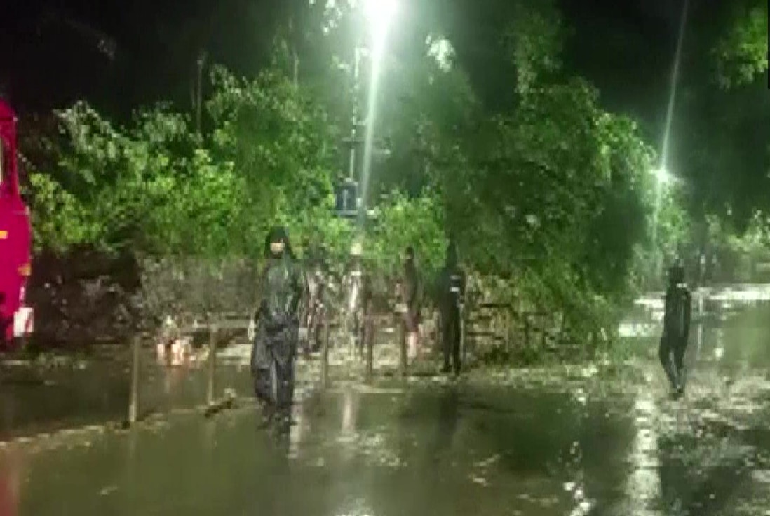 Maharashtra Rains Updates: Water Enters Pune Railway Station, Vehicles ...