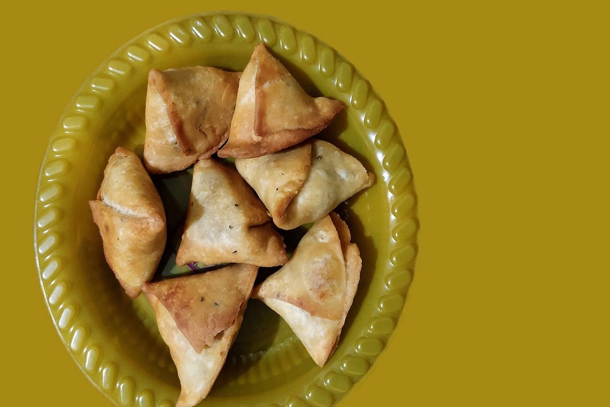 कहां से भारत आया समोसा? बड़ी रोचक है इसकी कहानी