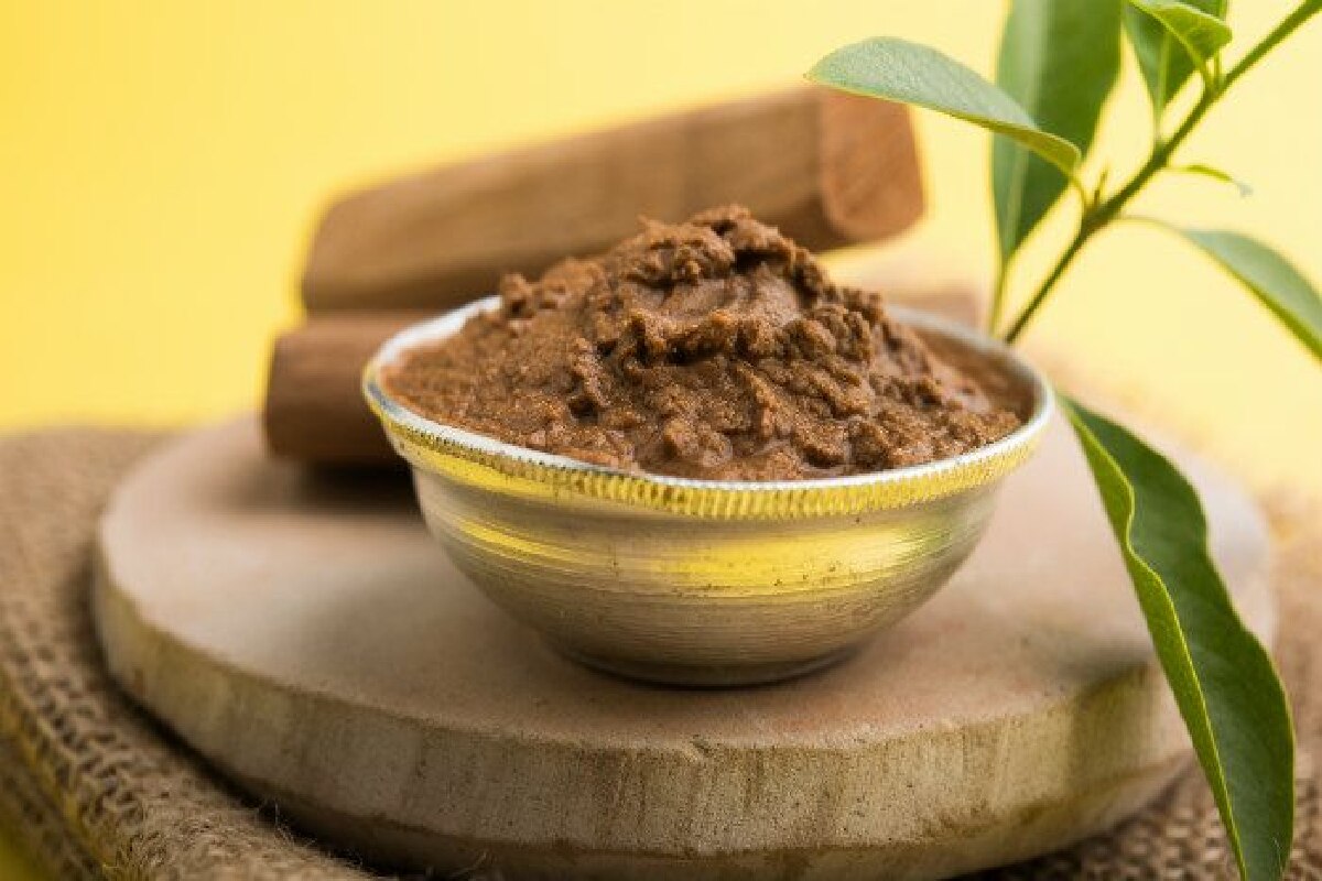 नवंबर-दिसंबर में है शादी? आज से ही चेहरे पर लगाएं ये उबटन, जानें बनाने ...