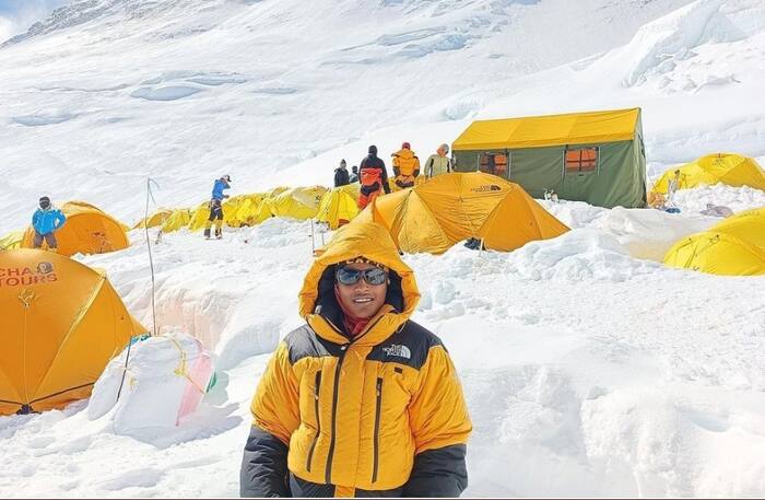 Telangana Woman Battles Extreme Weather To Scale