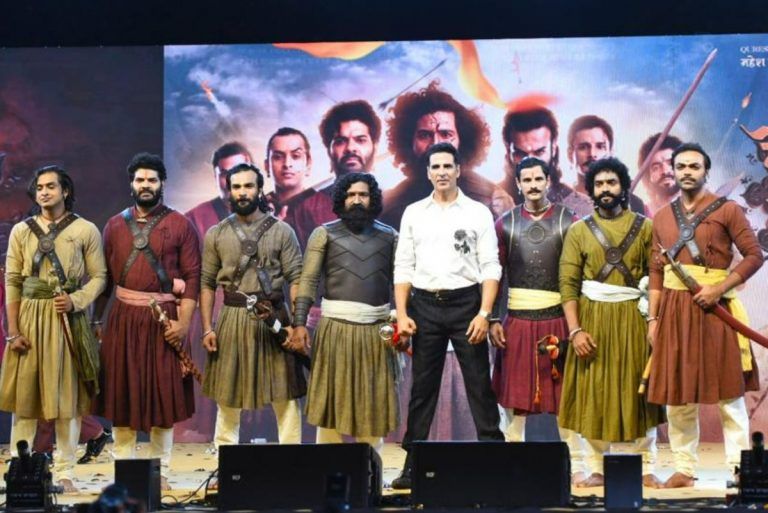 Akshay Kumar as Chhatrapati Shivaji Maharaj in Vedat Marathe Veer ...