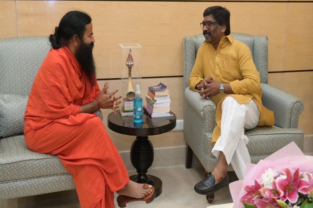 योग गुरु रामदेव ने CM सोरेन की तारीफों के बांधे पुल तो मी़डिया ने दागा CBI-ED से जुड़ा सवाल ...