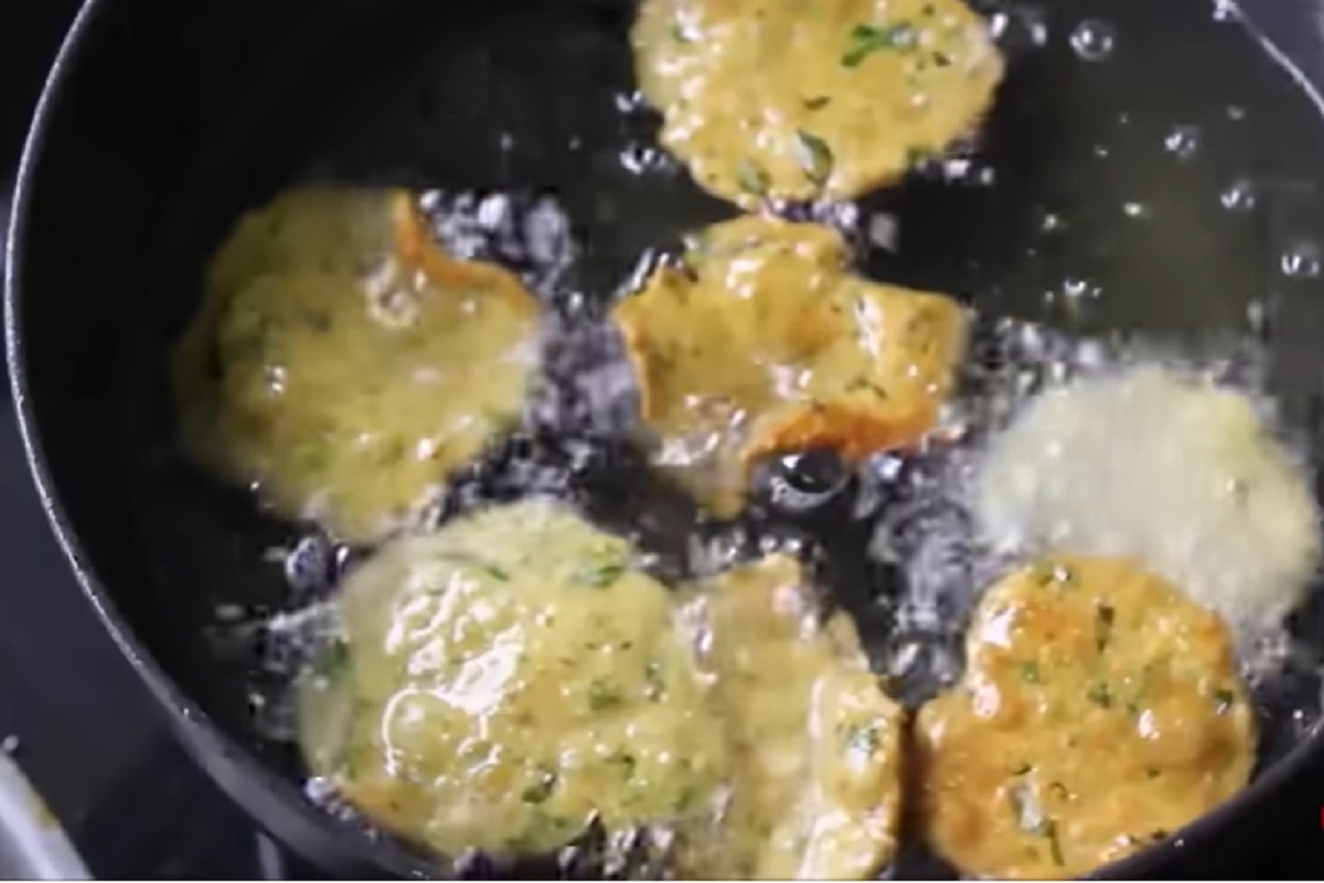 Bajariche Vade Recipe : हिवाळ्यात खा पौष्टीक बाजरीचे वडे, जाणून घ्या ...