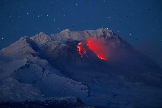 Watch Video: Two Powerful Volcanoes Erupt Simultaneously in Russia's ...