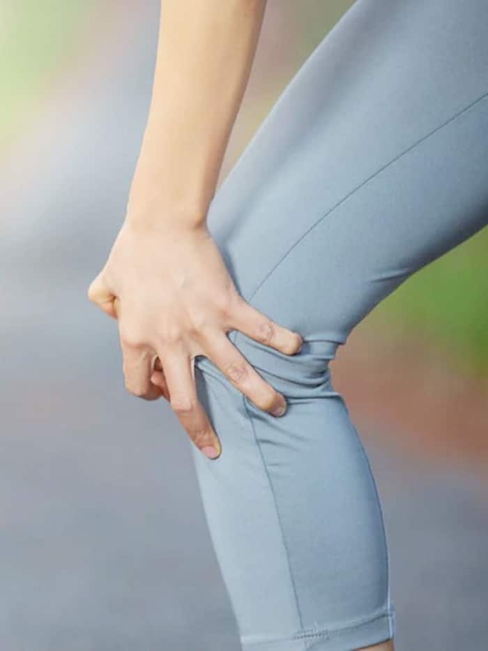 जादूगर हैं हरसिंगार के पत्ते, घुटनों की ग्रीस बढ़ाएं.....अब सीढ़ी चढ़ने ...