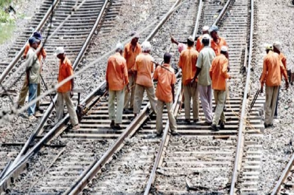Mumbai Local Train Services to be Affected Due to Mega Block Today ...