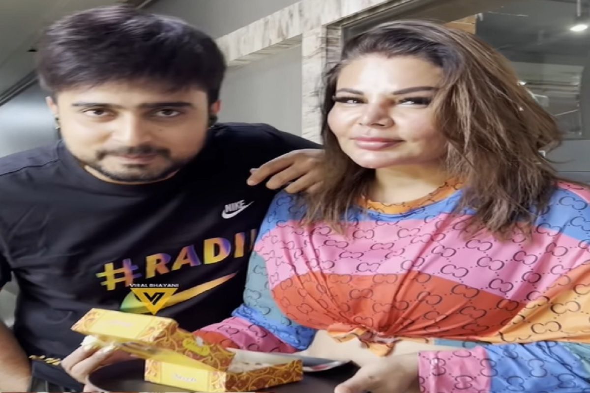 राखी सावंत के पति आदिल ने दिखा दिया हनीमून का वीडियो, राखी के छूटे पसीने