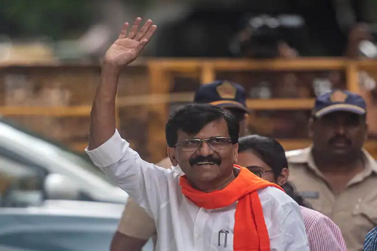 #Tigerisback: संजय राऊत अखेर तुरुंगाबाहेर! शिवसेना म्हणाली, वाघ परतला....