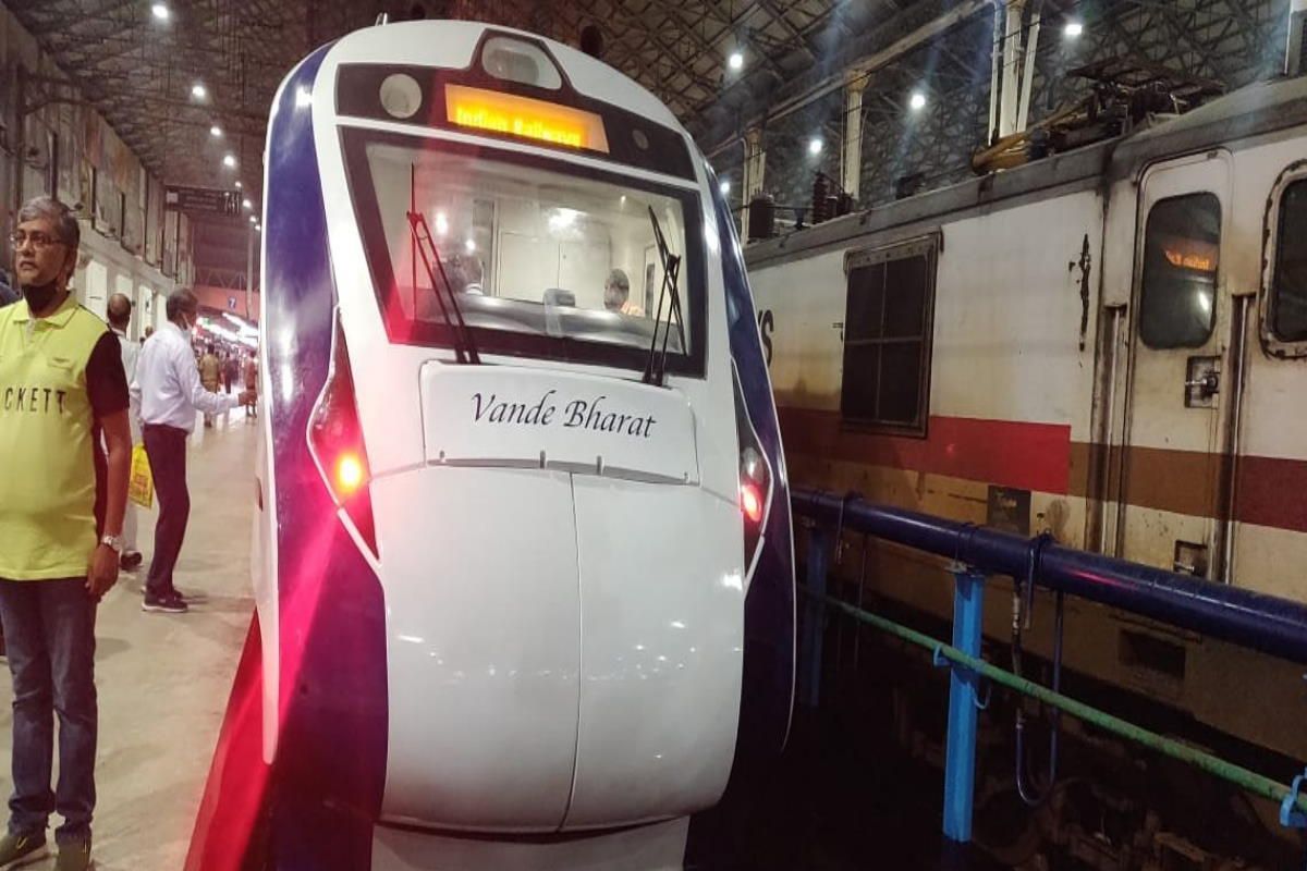 Vande Bharat Express Video: पटरी पर दौड़ी देश की 5वीं वंदे भारत ...