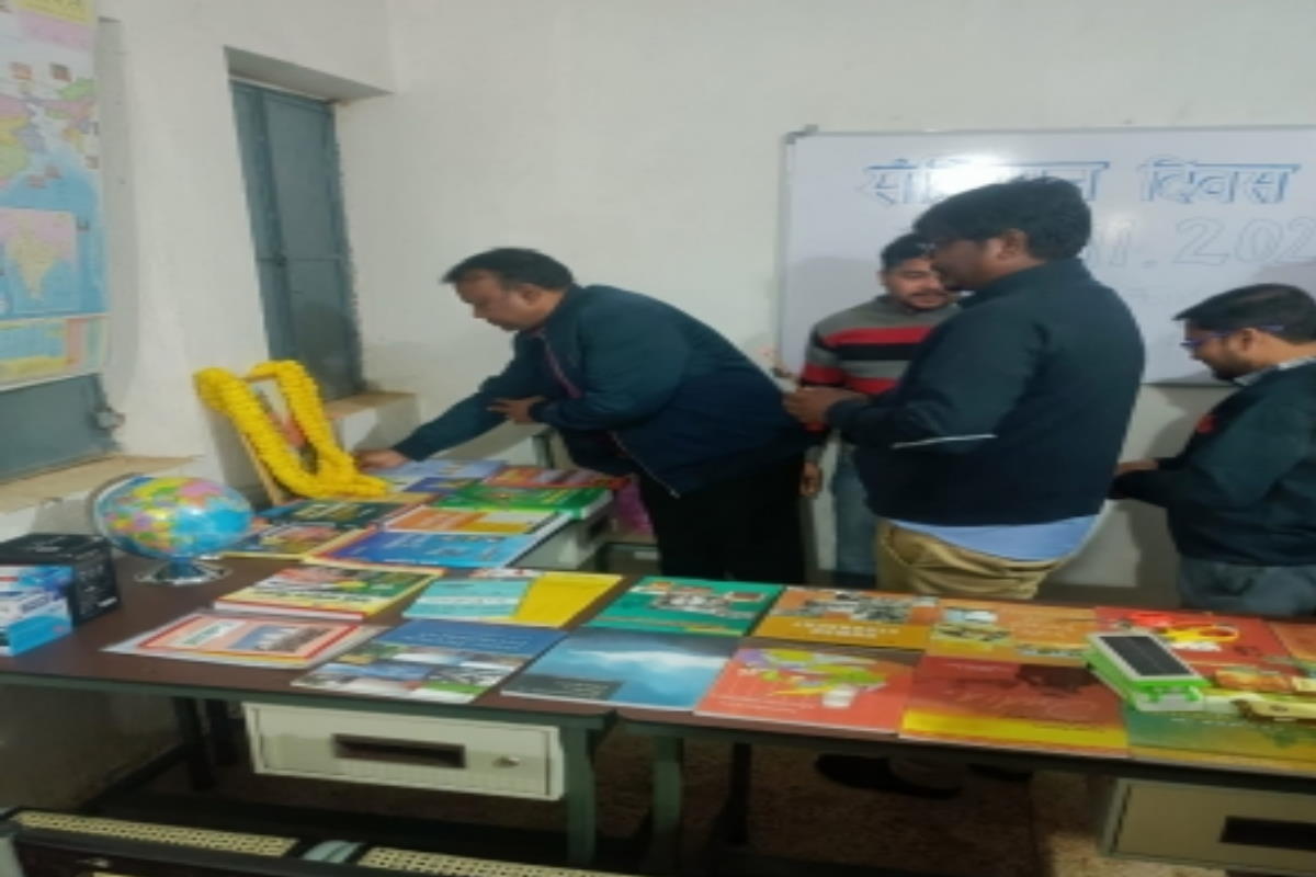 कौन हैं लाइब्रेरी मैन संजय कच्छप? पीएम मोदी ने 'मन की बात' कार्यक्रम ...