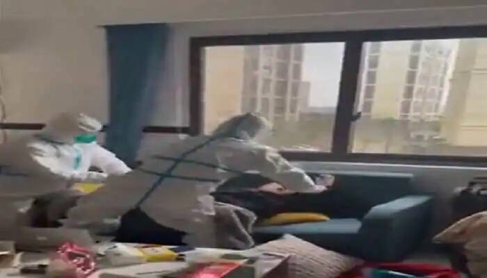 Chinese Officials Forcefully Drag Man Refusing To Go To Quarantine ...