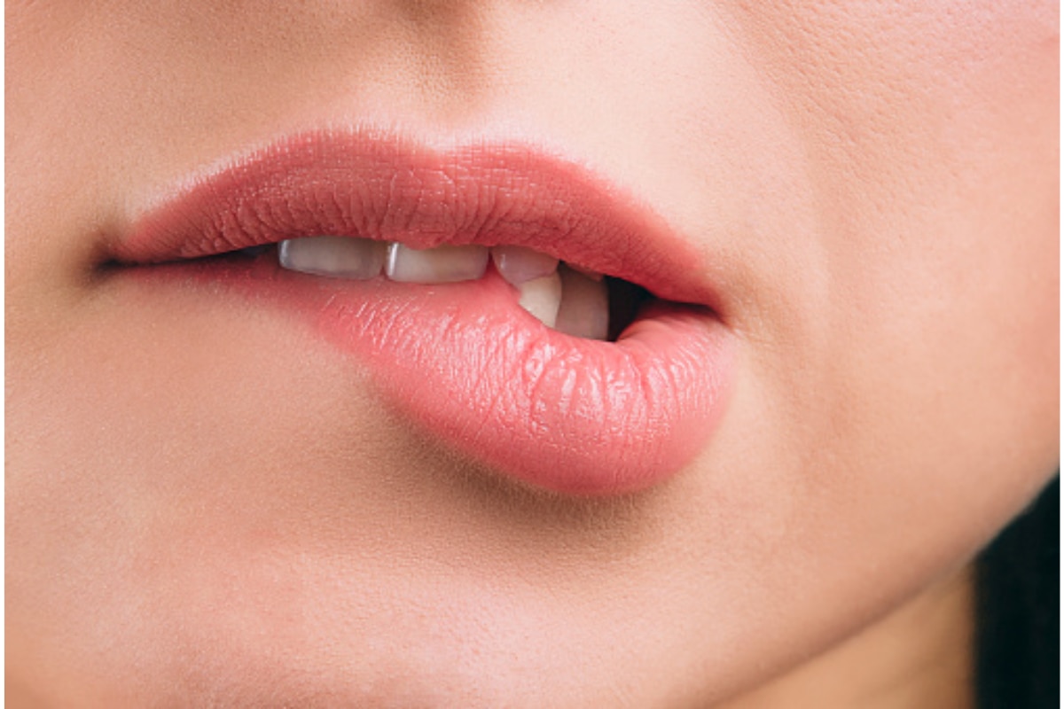 कर लिया ये काम तो पूरी सर्दी नहीं फटेंगे होंठ, घर पर ही मिल जाएगा सारा ...