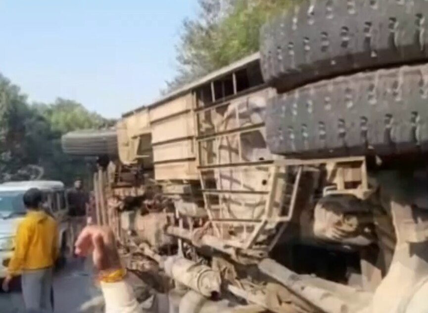 2 Killed, Several Injured As Bus Carrying 75 School Children Overturns ...