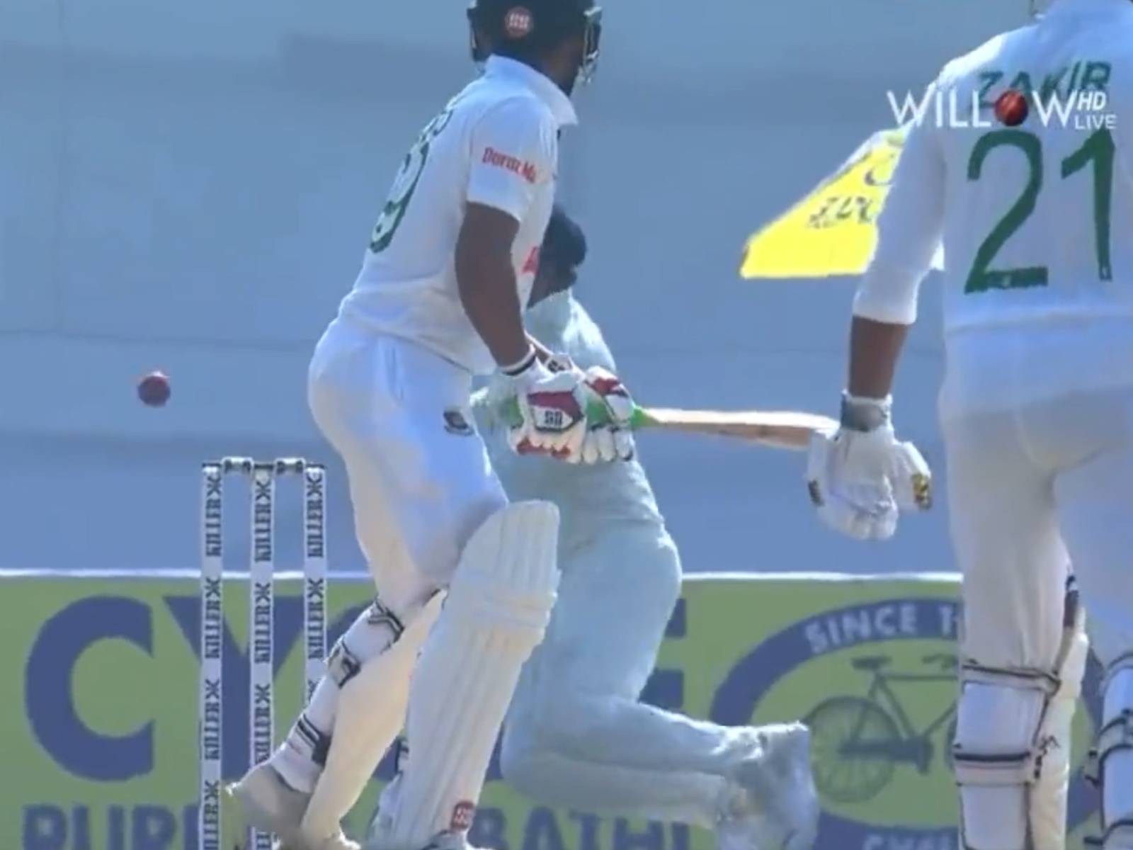 VIDEO: विकेट को तरस रहा था भारत और विराट से छूट गया कैच लेकिन पंत ने लपका