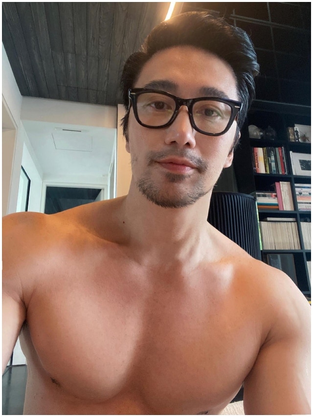 Who is Chuando Tan? सोशल मीडिया पर Viral है यह मॉडल, उम्र 56, दिखने में ...